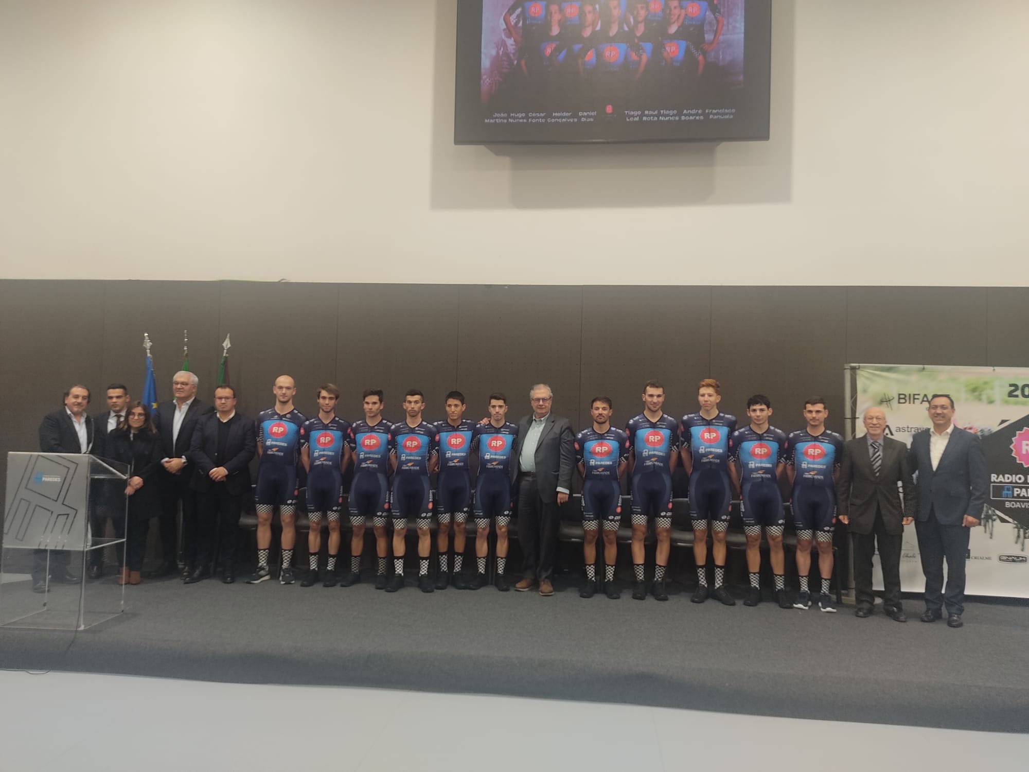 A equipa de ciclismo Rádio Popular Paredes Boavista, fez a apresentação ...
